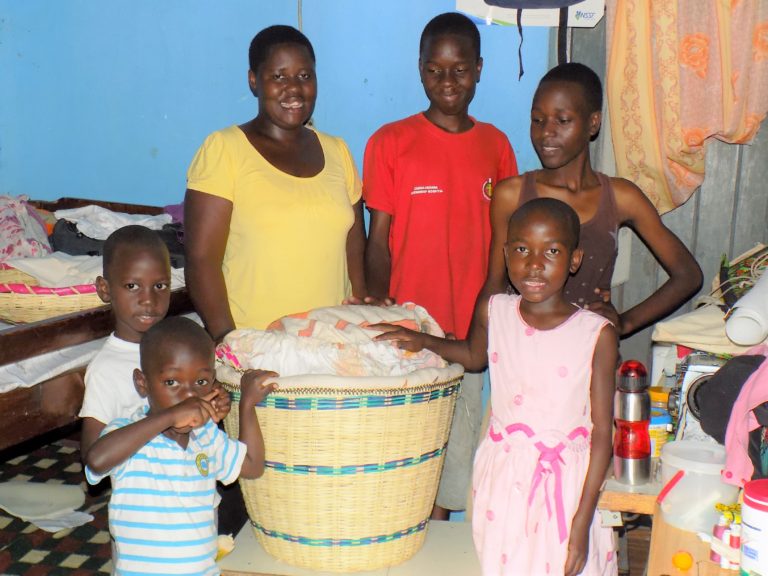 Fireless cooker, Uganda – Gifts with a Difference